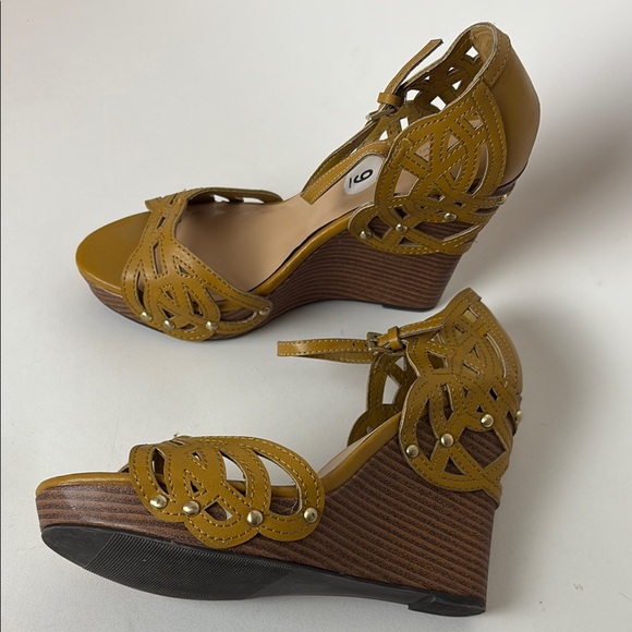 Sbicca | Shoes | Sbicca Sandal Womens 9 Mustard Yellow Kutout Open Toe ...